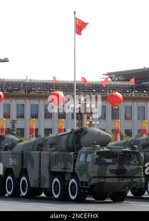 Military vehicles carrying DF-21D anti-ship ballistic missiles ...