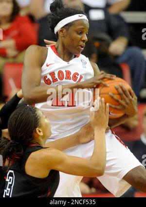 Georgia forward Porsha Phillips (21) goes up for a shot in the game ...