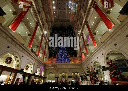 Court Grand Wanamaker organ in Macy's Philadelphia, Pennsylvania, USA ...