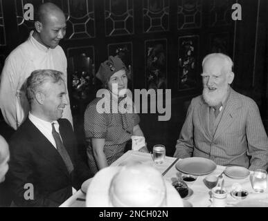 Charles Chaplin, George Bernard Shaw and Clark Gable, 1933 Stock Photo ...