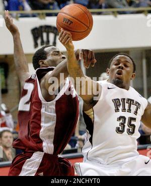 Pittsburgh's Nasir Robinson (35) plays in the NCAA college basketball ...