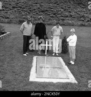 Ernest Hemingway grave at Ketchum Cemetery in Ketchum, Idaho, USA Stock ...