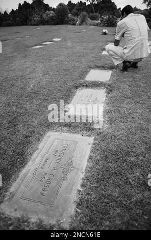 BING CROSBY with first wife Dixie Lee and from left their children Philip, Lindsay, Gary and ...
