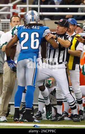 Head linesman Jim Mello (48) during the NFL game between Houston Texans ...