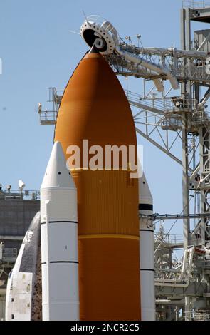 Space Shuttle Discovery, With External Tank And 2 Solid Rocket Boosters ...