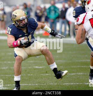 Pittsburgh cornerback Dom DeCicco (31)plays the NCAA football game ...