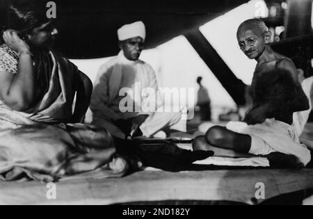 Mahatma Gandhi and Madan Mohan Malaviya Banaras Hindu University, Uttar ...