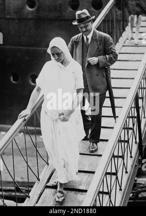 Mahatma Gandhi Mirabehn Madeleine Slade center and Pandit Madan Mohan ...