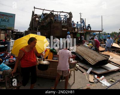 Demolition crew tear down shanties at a poor neighborhood at Manila's ...