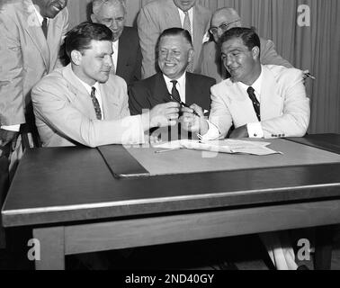Heavyweight champion Rocky Marciano (center), with his wife Barbara ...
