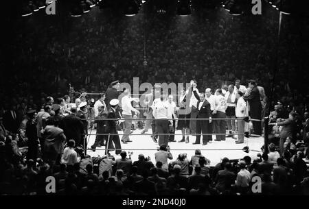 Heavyweight champion Rocky Marciano (center), with his wife Barbara ...