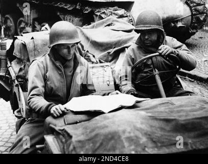 Cologne, Germany 1945 American troops escort captured German soldiers ...