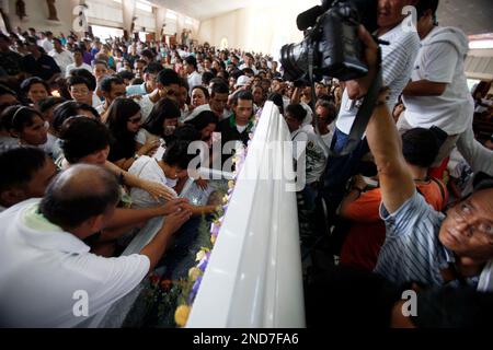 Relatives view the remains of hostage-taker, former Police Captain ...
