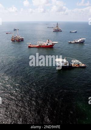 Vessels assisting in the drilling of the relief well at the site of the ...