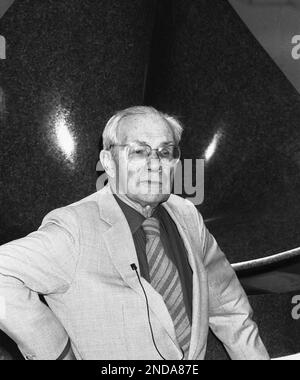 Sculpture Continuity by Max Bill 1986, stone, ribbon, intertwined ...