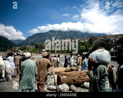 The bridge on Swat river in the valley of Himalayas, Pakistan Stock ...