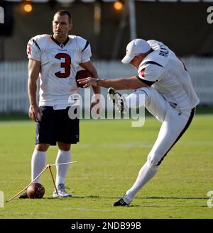 Houston Texans kicker Kris Brown, right, converts an extra-point with ...