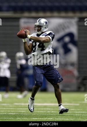 Dallas Cowboys wide receiver Patrick Crayton (84) runs against the New ...
