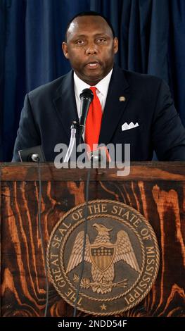 Mississippi Department of Corrections Commissioner Chris Epps briefs ...