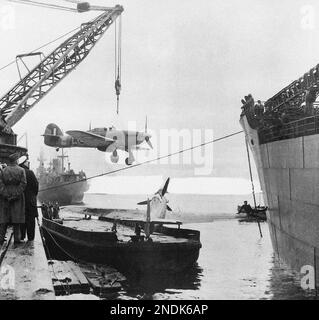 Navy Fighter Pilots Aboard a British Aircraft Carrier. 4 January 1943 ...