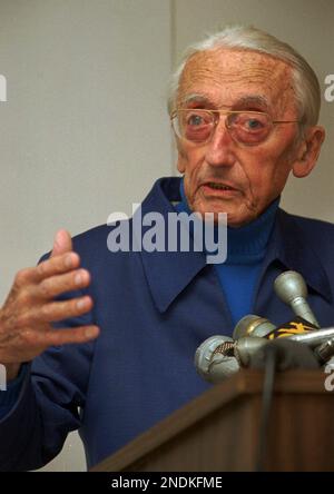French marine explorer Jacques Cousteau Stock Photo - Alamy