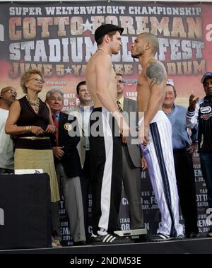 Boxers Miguel Cotto, left, and Yuri Foreman pose for photographers ...