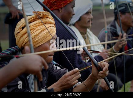 Traditional Khasi archery in Meghalaya, India Stock Photo - Alamy