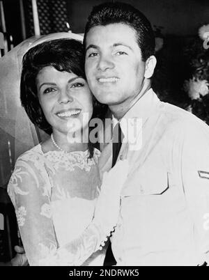 Tommy Sands and his wife Nancy Sinatra are shown window shopping on ...