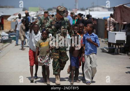 US Navy U.S. Navy Seabees from Naval Mobile Construction Battalion Four ...