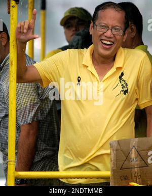 Presidential candidate Sen. Benigno "Noynoy" Aquino III, second from ...