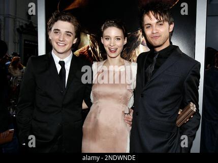 ROONEY MARA, KYLE GALLNER, A NIGHTMARE ON ELM STREET, 2010 Stock Photo ...