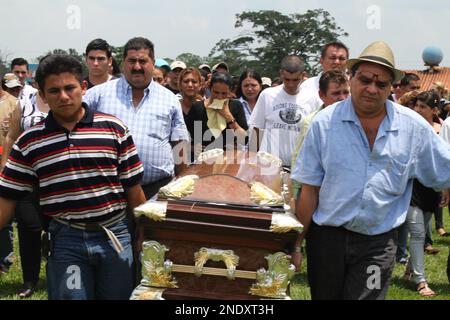 Relatives of former world boxing champion Edwin Valero react during his ...