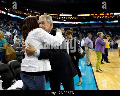 New Orleans Hornets owner George Shinn, foreground left, his wife ...