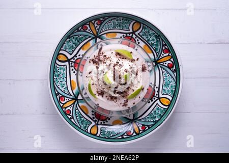 Apple mousse is a dessert of French origin, whose base is egg white ...