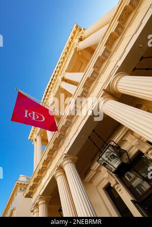 The frontage of the IoD (Institute of Directors), 116 Pall Mall, London ...