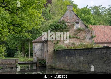 Drawbridge and gatehouse moated castle Haus Welbergen Stock Photo - Alamy