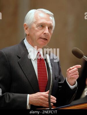 Kentucky Gov. Steve Beshear delivers his State of the Commonwealth ...
