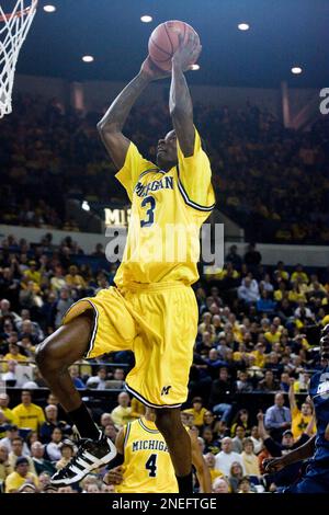 Michigan guard Manny Harris (3) goes for a layup, as Minnesota forward ...