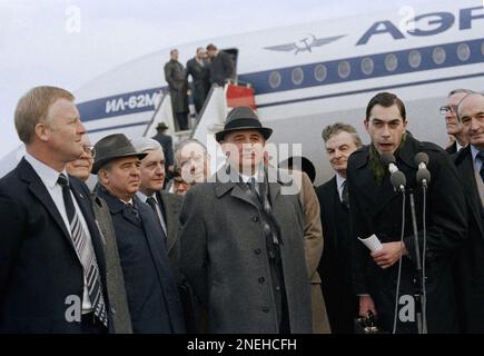 Margaret Thatcher, Geoffrey Howe and Bernard Ingham Stock Photo - Alamy