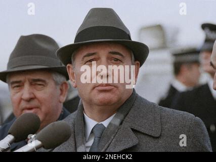 Margaret Thatcher, Geoffrey Howe and Bernard Ingham Stock Photo - Alamy