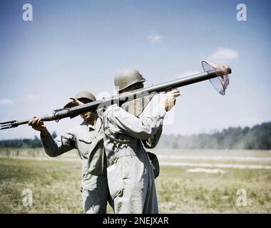 Demonstration of how to lock the bazooka at Fort Benning, Georgia in ...