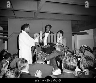 BACK-ROOM BOY, from left, Joyce Howard, Arthur Askey, 1942 Stock Photo ...