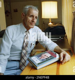 Suicide machine inventor Dr. Jack Kevorkian addresses a luncheon at the ...