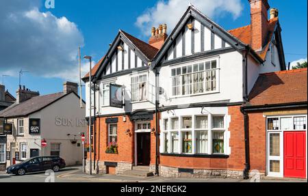 The Red Lion Pub, Abergele Road, Old Colwyn, North Wales. Pictured in ...