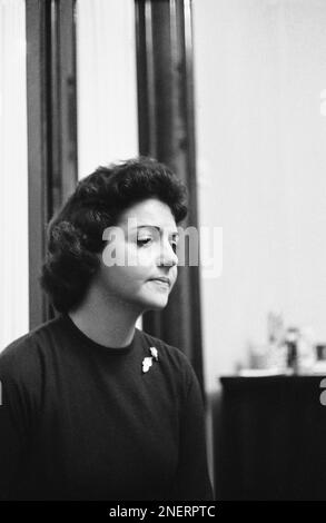 Barbara Powers, wife of U2 pilot Francis Gary Powers imprisoned in ...