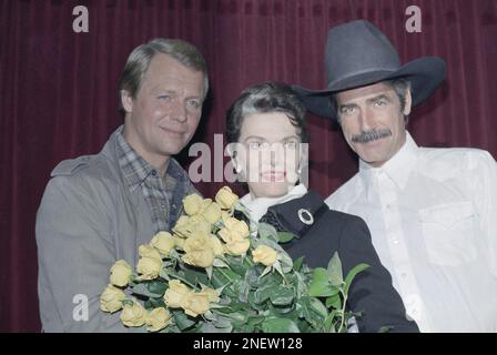 SAM ELLIOTT, DAVID SOUL, THE YELLOW ROSE, 1983 Stock Photo - Alamy
