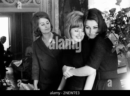 sophia loren with her sister maria and mother romilda villani, 1960 Stock Photo - Alamy