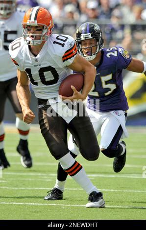 Cleveland Browns quarterback Brady Quinn (10) passes against the ...