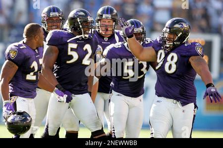 Baltimore Ravens players, including Ray Lewis (52), Mark LeVoir (71 ...
