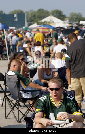 Fans tailgate outside Lambeau Field before an NFL divisional playoff ...